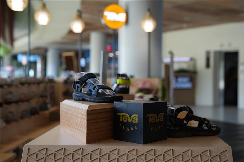 Merek Outdoor Teva Buka Gerai Baru di Beachwalk Mall Bali - Male Inspire