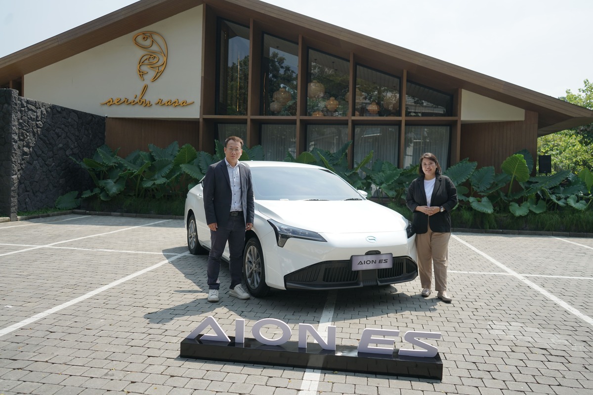 AION Indonesia Memperkenalkan Sedan Elektrik Terbaru AION ES - Male Inspire