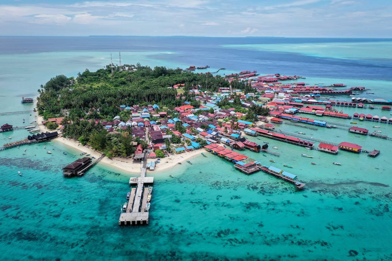 Pesona Kepulauan Derawan, Destinasi Favorit Turis Asing - Male Inspire