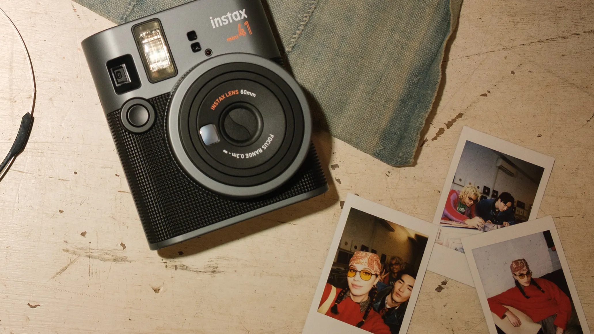 Fujifilm Instax Mini 41, Kamera Analog Instan dengan Tampilan Retro ...